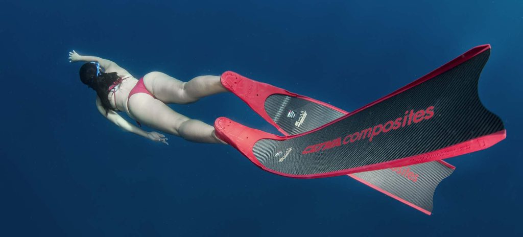 Carbon vs normal Freediving fins - Seapixels Dive Team